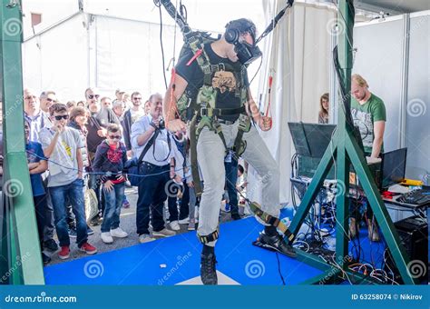 Man Experimenter Feels The Installation Simulator Skydiving Glasses