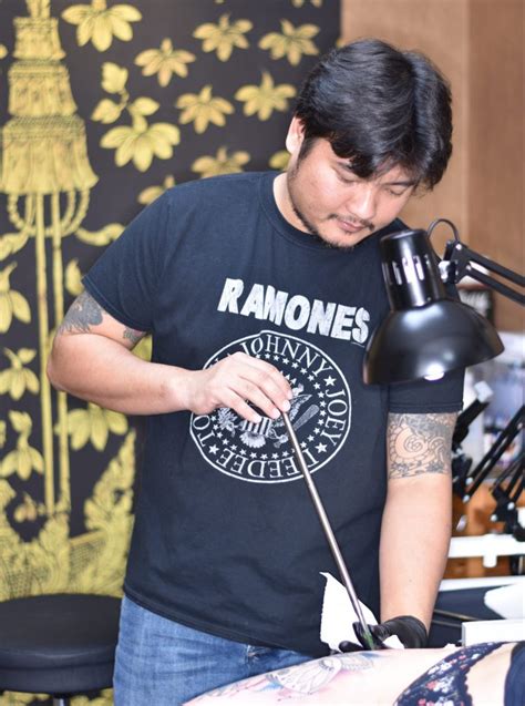 Über Bia Bia´s Bamboo Tattoo Traditionell Thailändische Tattoo Kunst