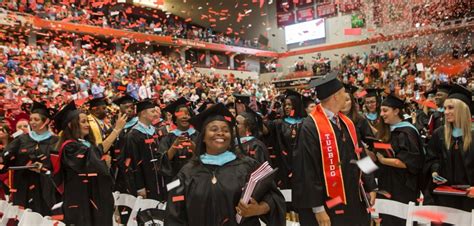 Uc Summer Grads Urged To Take Risks Empower Others University Of Cincinnati