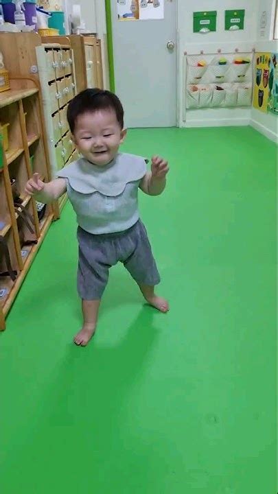 드디어 걷는다 👍🥳👶 Youtube