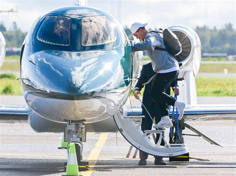 وضعیت بد مارتین اودگارد؛ کاپیتان آرسنال عصا به دست شد عکس طرفداری