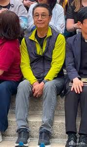 刘松仁现状：76岁身体欠佳，老人斑明显，无儿无女和妻子低调生活角色香港苏嘉