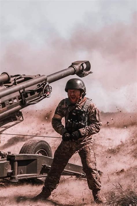 М777 в дії у генштабі показали як ЗСУ використовують американські гаубиці фото Читайте на