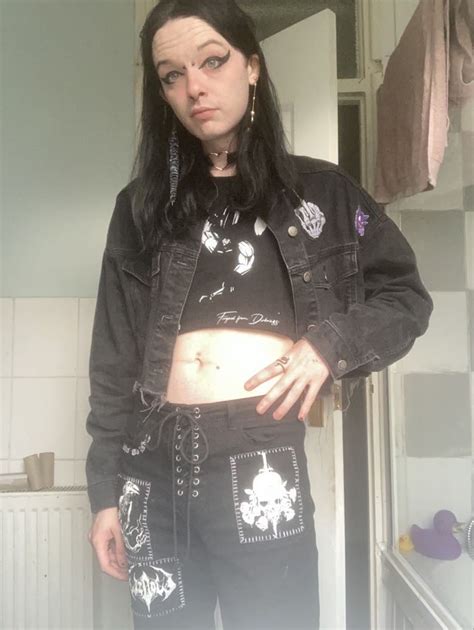 Who Needs A Skinny Goth Gf R Traps