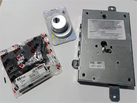 ΠΑΚΕΤΟ ΚΛΕΙΔΑΡΙΑΣ ΘΩΡΑΚΙΣΜΕΝΗΣ ΠΟΡΤΑΣ ΝΕΟΥ ΤΥΠΟΥ ΜΕ ΑΦΑΛΟ Iseo R6 PlusΚΑΙ Defender MΚ Security