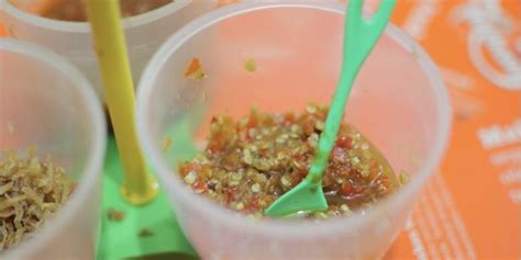 Rumah Makan Bu Uju Bebek Kremes Ala Kaki Lima Sambel Gledeknya Bisa Nambah Sampai Dower
