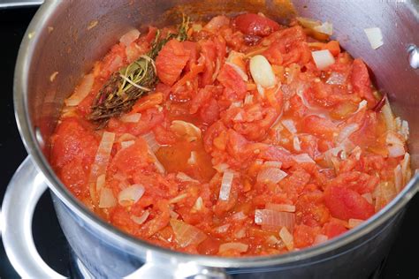Concasser Définition De Concasser Lexique Du Vocabulaire De Cuisine