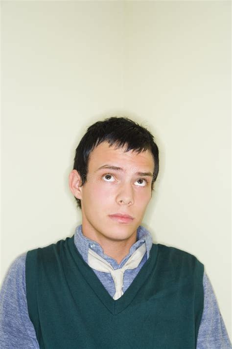 Hombre Joven Que Se Pregunta Imagen De Archivo Imagen De Nostalgia