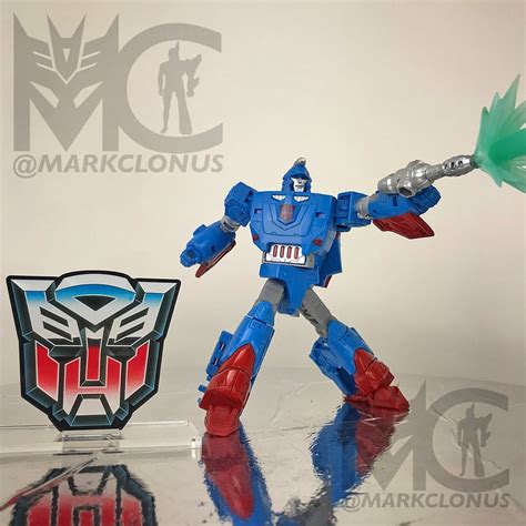 Transformers Legacy Deluxe Class Devcon Official In Hand Images Behind The Scenes