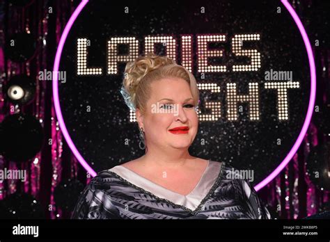 Die Comedienne Und Gastgeberin Daphne De Luxe Bürgerlich Daphne