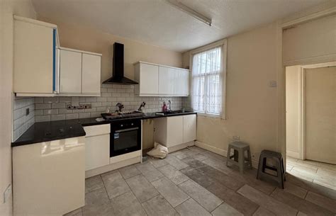 69 Kingsland Road Plaistow London E13 9nx Auction House London