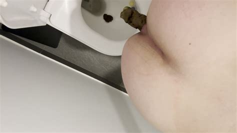 Model Poops Wide Turd