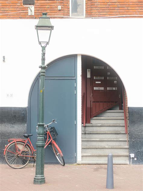 집 밖의 거리 거실 건축 계단 고전적인 디자인 공공 장소 구체적인 단계 도시 경관 도시 디자인 도시 생활 도시 탐사 도시 풍경 도시의 도시의 삶