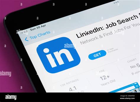 Application Linkedin Vue Dans Lapp Store Sur Lécran De Lipad Mise Au Point Sélective