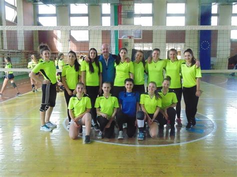 Езиковата гимназия триумфира на Ученическите игри по волейбол във Враца