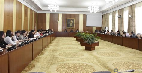 УИХ ын Тамгын газрын ажилтнуудад чиглэл өглөө