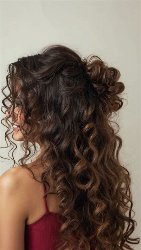 Pin By Namruthaa⁠♡ On Curlyy~ Long Hair Styles Curly Hair Styles