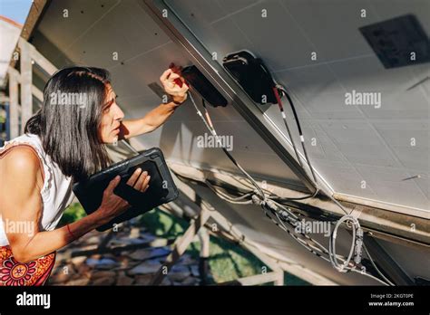 Connection Mounting Solar Panels Hi Res Stock Photography And Images Alamy