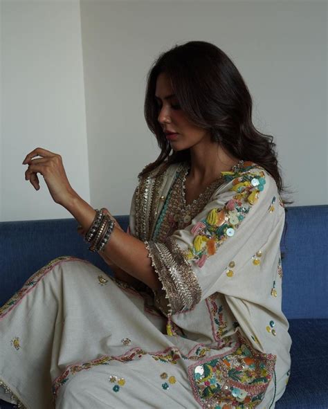 Sonam Bajwa Is A Soni Kuri In Traditional Off White Jora Lens