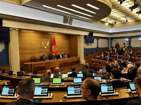 Сједница у 11 Министри одговарају на питања посланика ИН4С