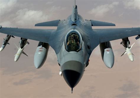 전투기 꿈 해몽의 7가지 의미 제트기 나오는 보는 타는 추락 폭발 비행 공격 폭격하는 미사일 쏘는 날아가는 당하는 꿈 지식 코리아