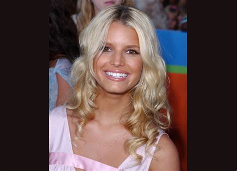 Jessica Simpsons Naturally Looking Long Hair With Curls And Spirals