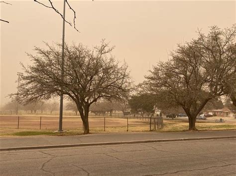 Photos Dust Storm Blows Through El Paso Nws Issues Weather Alert