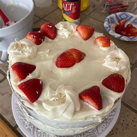 Vanilla Layer Cake With Strawberries Recipe