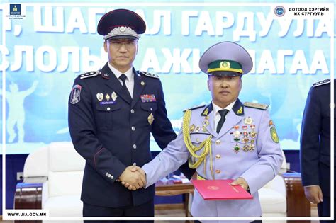 Шинэхэн докторууд диплом эрдмийн цолны үнэмлэхээ гардлаа Дотоод хэргийн их сургуулийг