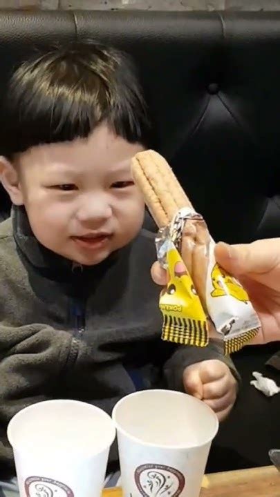 피카츄과자 한번 얻어먹기 힘들구만 🤣 Youtube