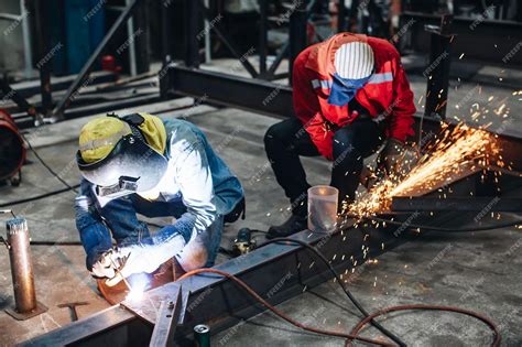 Premium Photo Welding Male Worker Metal Steel Is Part Of Beam Structure