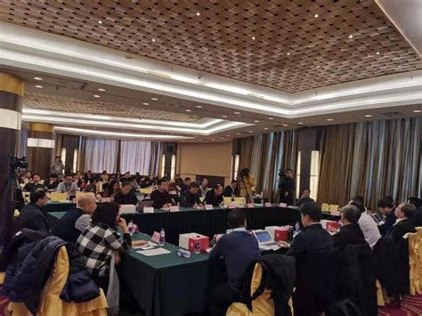 《中华人民共和国经济发展70年全景实录》《中国特色社会主义政治经济学名家论丛第二辑》等新书发布暨中国特色社会主义政治经济学理论研究趋势研讨会在北京举行