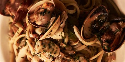 How To Make Carbones Linguine Vongole Maxim
