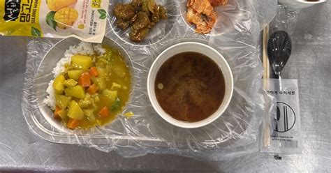 식판에 비닐 씌우고 컵에 물 받아 양치 한 방울도 아끼자”