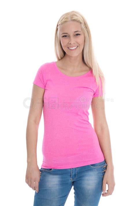 衬衫高清图片 美丽的年轻女子穿着玫瑰色衬衫和蓝色牛仔裤。 美丽的年轻女子穿着玫瑰色衬衫和蓝色牛仔裤。图片免费下载 5102108513 千图网pro