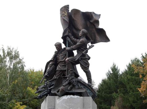 Монумент боевой