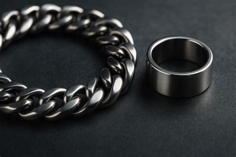 Pourquoi Les Bijoux En Acier Inoxydable Gagnent En Popularité Parmi Les Accessoires Pour Hommes