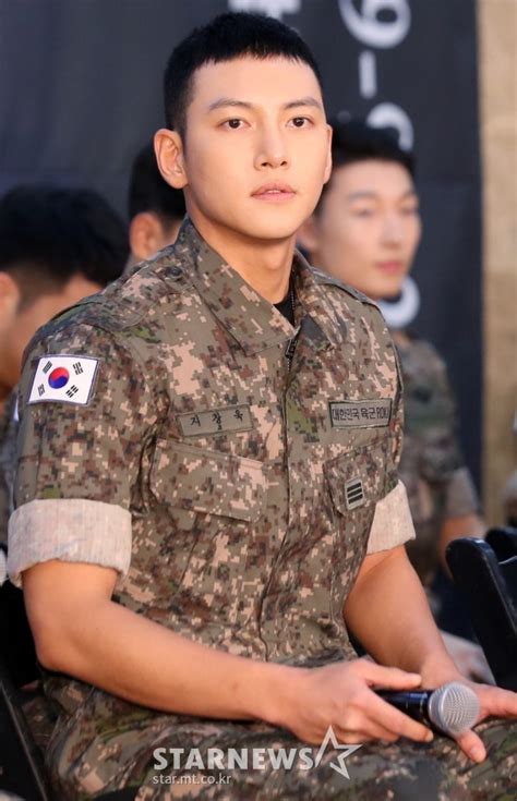 신흥무관학교 지창욱 군복 짧은머리 여전한 조각미남