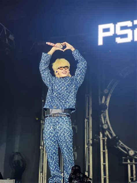 ហ្វេនស្រែកចង់រលំឆាក G Devith នាំលោក ហួរ ឡាវី ឡើងច្រៀងក្នុងខនសឺតយប់មិញ មានវីដេអូ Khmerload