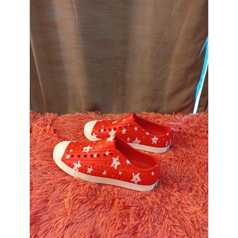Unisex Native Torch Red Jefferson White Star Print Depop
