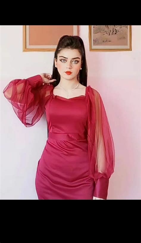 صور الرسامه بنت كركوك فيان البياتي