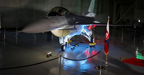 Aag Th บันทึกประจำวัน Lockheed Martin สหรัฐฯเปิดตัวเครื่องบินขับไล่ F 16v Block 70 สโลวาเกีย