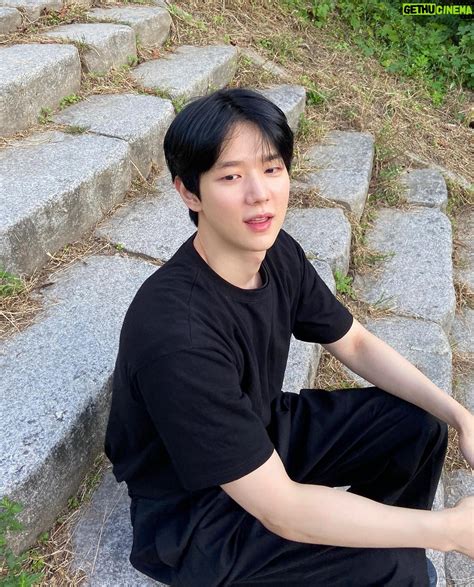 Lee Hyun Jun Wiki Biography Age Gallery Spouse And More