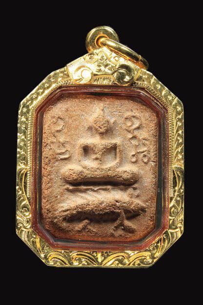 พระหลวงพ่อปาน ทรงเม่น ร้านนาคาหกเศียร ท่ามหาราชชั้น 3