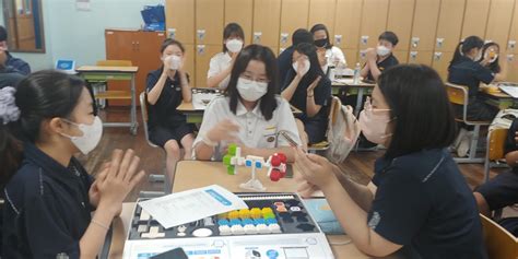 큐브로이드 큐브로이드는 초중고 학생들의 인공지능 코딩 로봇의 수준을 한 단계 높히고 있습니다
