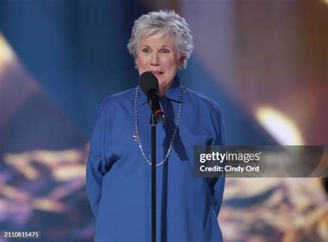 1455 Anne Murray Photos And High Res Pictures Getty Images