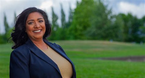 बिहार की मोना दास ने अमेरिकी सीनेट में बनाई जगह गीता पर हाथ रखकर ली