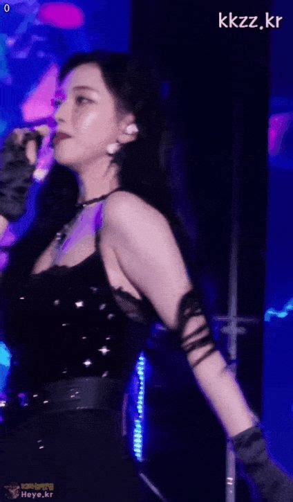 마음이 흔들리는 에스파 카리나 웹진 인벤 인벤 섹시한 의상 여성 정장 히피 스타일