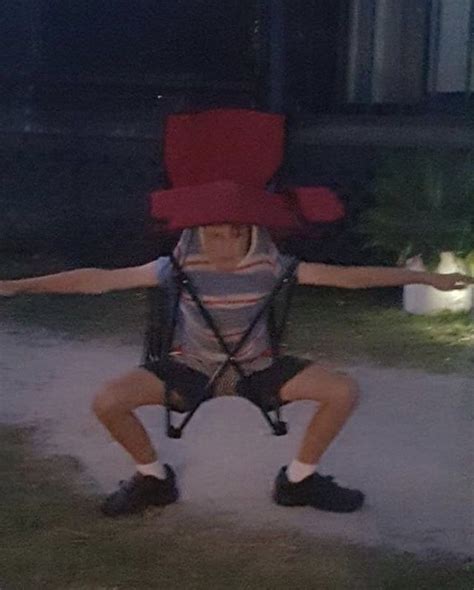 Pin By Mimi On Sending These To Bulio Funny Poses Funny Images Funny Reaction Pictures