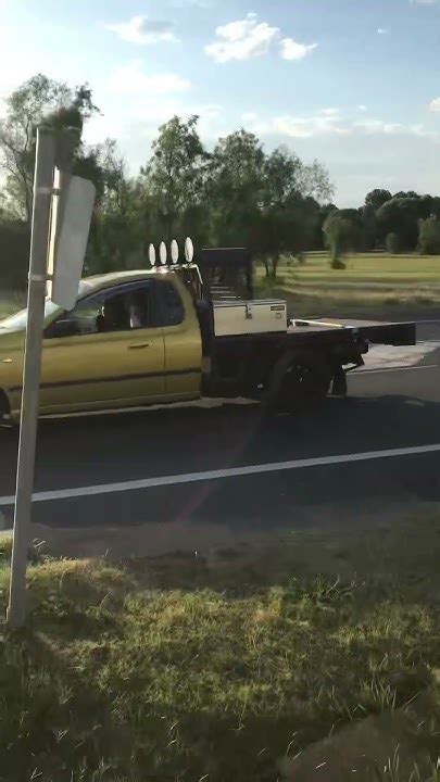V8 ba Falcon pull - YouTube
